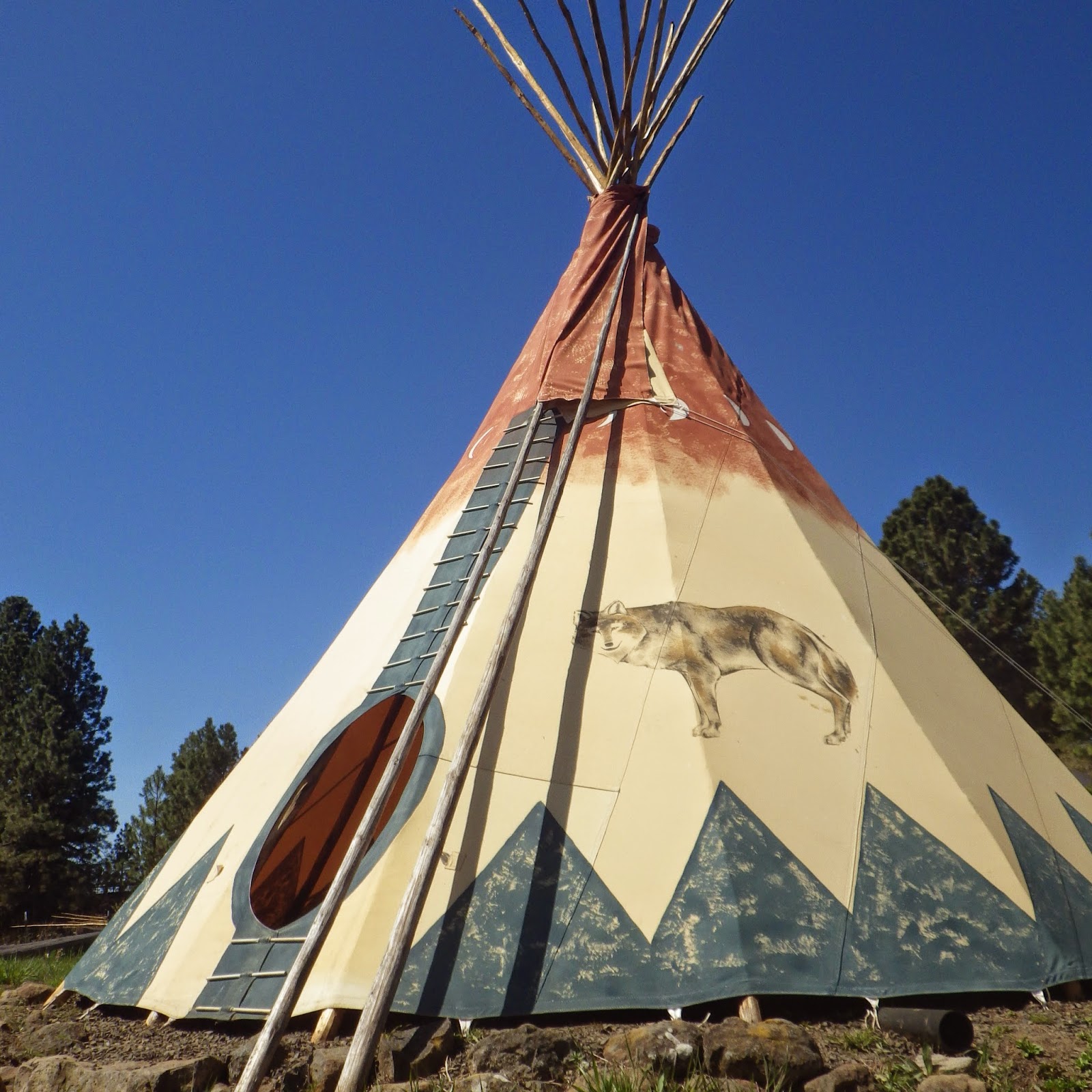 tipi-done - Wandering La Vignes