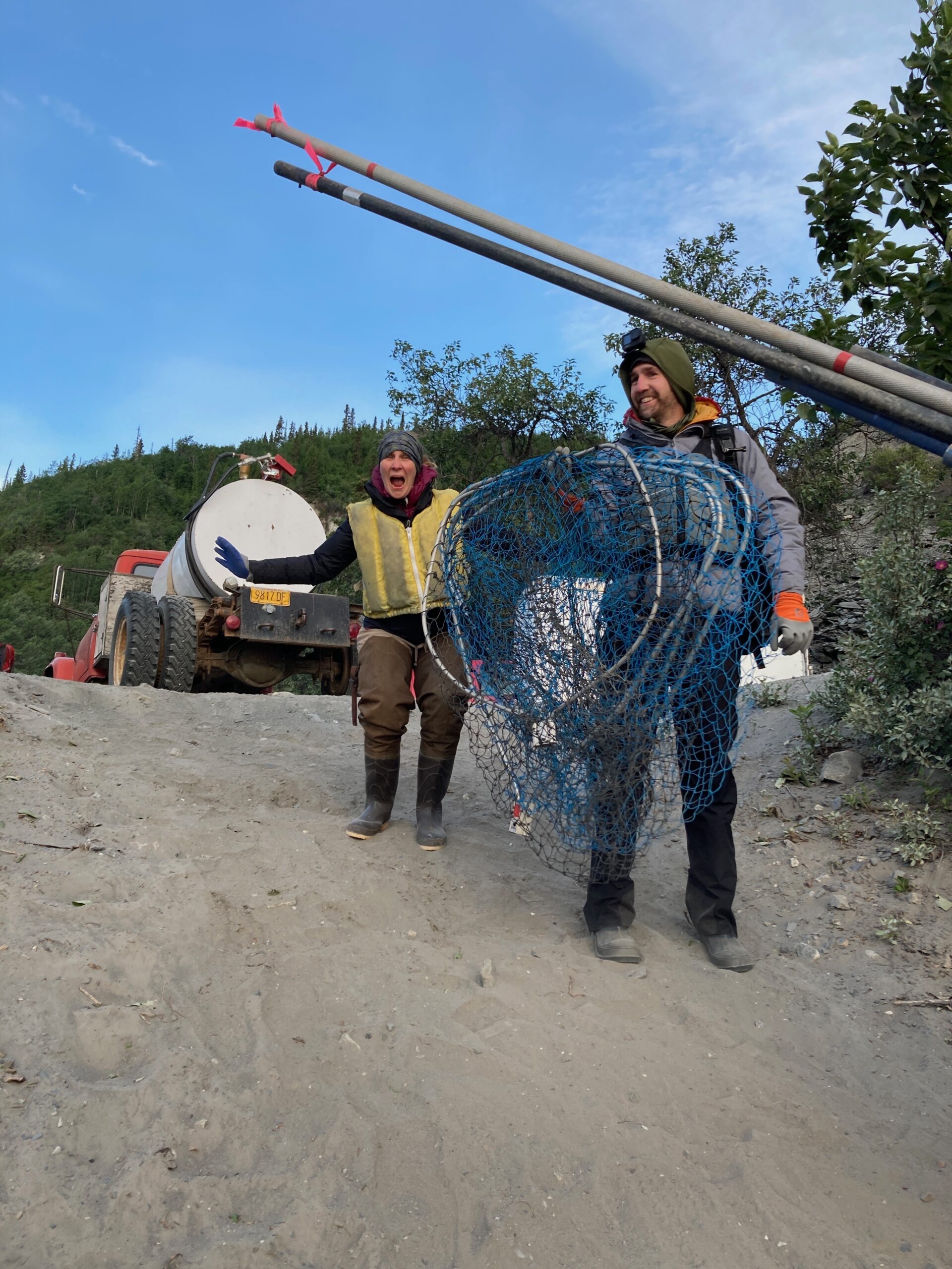 PJ-loading-boat - Wandering La Vignes